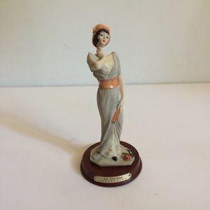 La Verona Collection | Accents | Figurine Of Lady In 4s Era | Poshmark